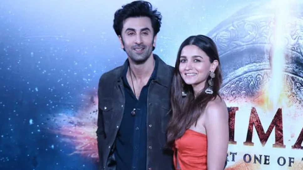 ഉണ്ണി വാവാവോ പൊന്നുണ്ണി വാവാവോ; മകളെ ഉറക്കാൻ മലയാളം താരാട്ടുപാട്ട് ...