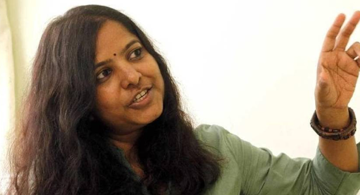 കാളീദേവിയെ അപമാനിച്ചു; സംവിധായിക ലീന മണിമേഖലയ്‌ക്കെതിരെ ലുക്ക് ഔട്ട് സ ...