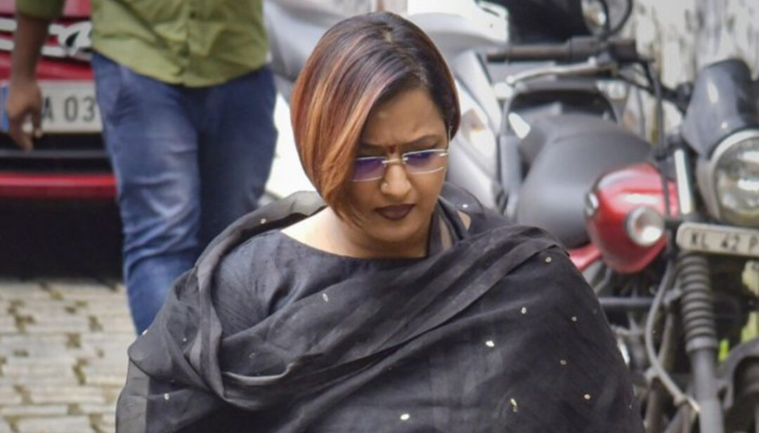 സ്പ്രിങ്ക്‌ളർ അഴിമതി; അന്വേഷണം ആവശ്യപ്പെട്ട് കോടതിയെ സമീപിക്കുകയാണെന്ന് സ്വപ്‌ന - Thaniniram H E ...